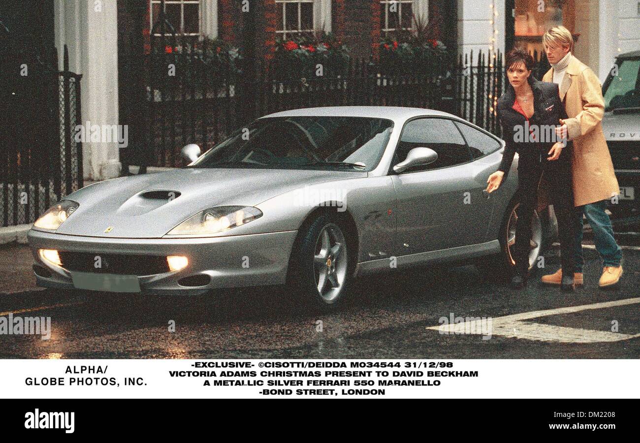 Victoria and david beckham 1998 hi-res stock photography and images - Alamy