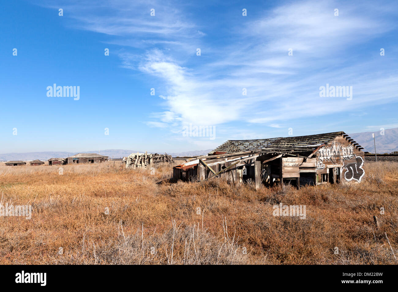 Abandoned shack hi-res stock photography and images - Alamy