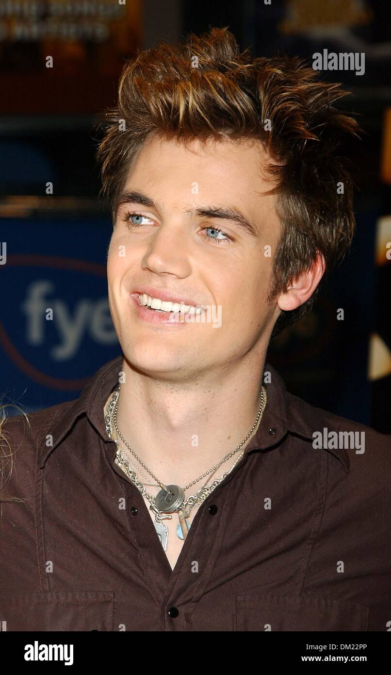 June 17, 2001 - K41234AR.'' ONE TREE HILL '' CAST TO APPEAR IN-STORE ...