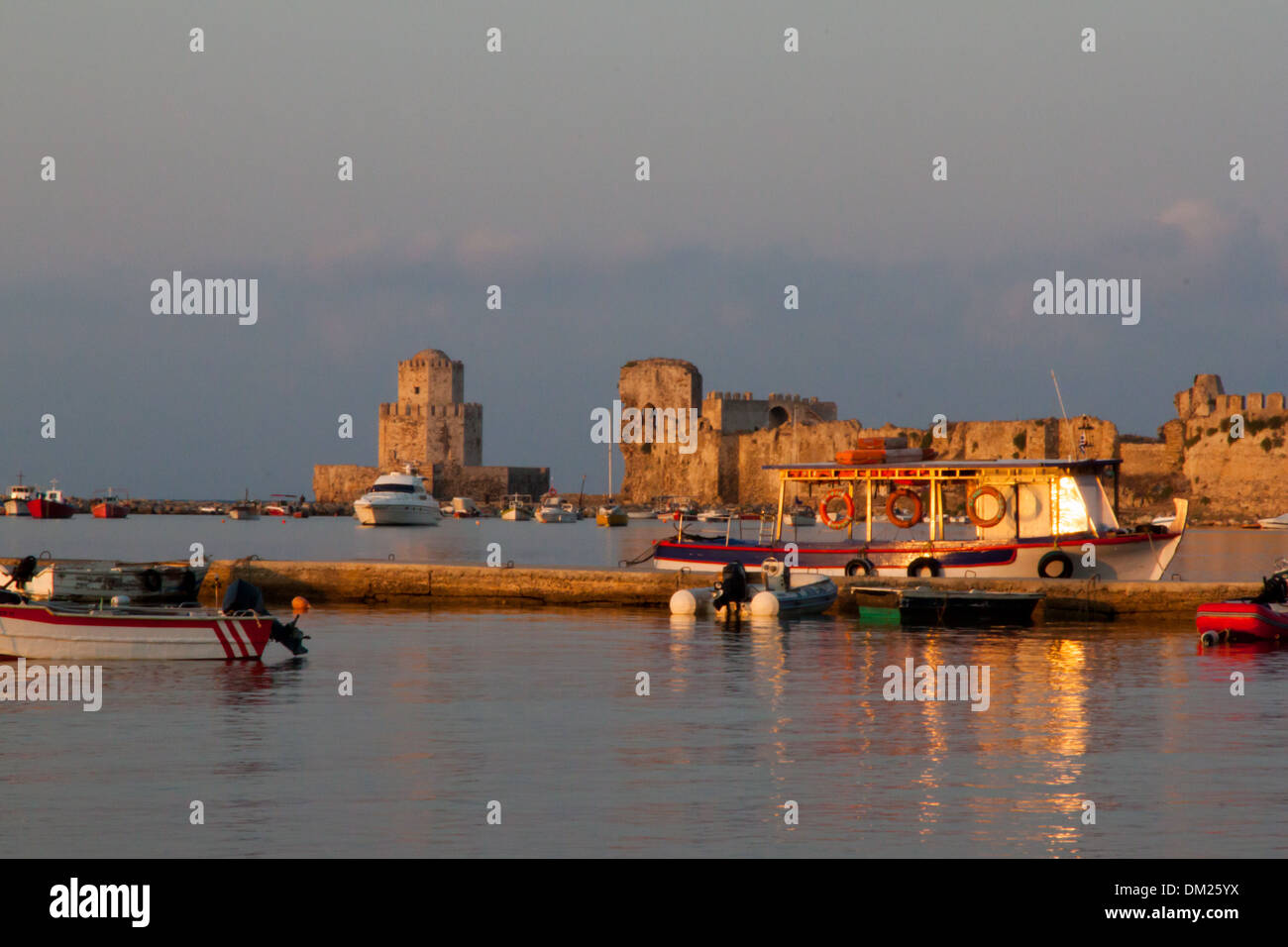 Boats castles hi-res stock photography and images - Alamy