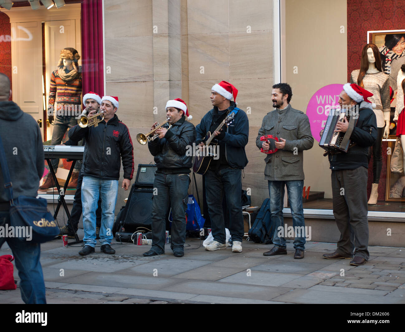 Street musicians buskers hi-res stock photography and images - Alamy