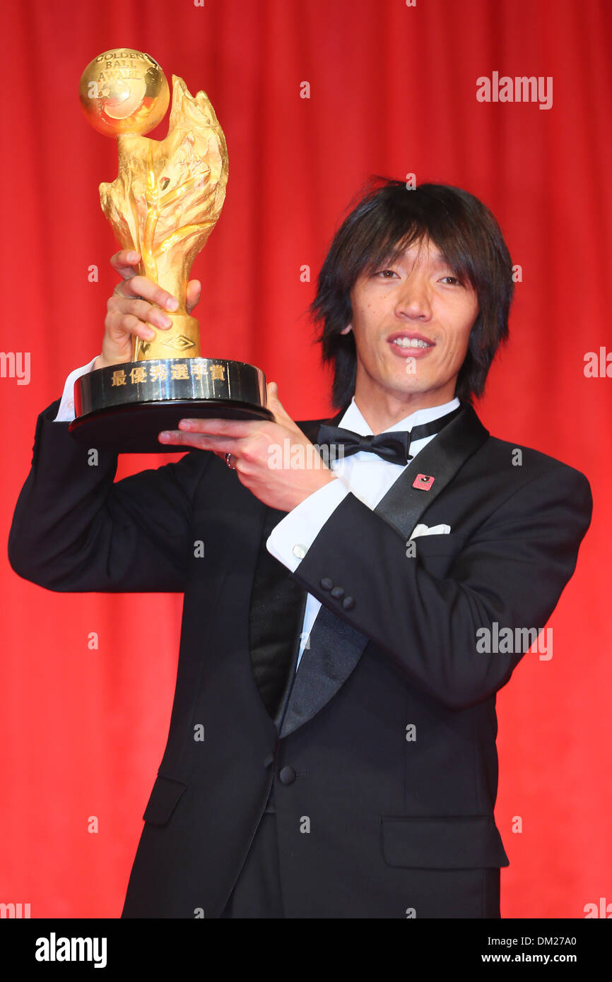 Yokohama Arena, Kanagawa, Japan. 10th Dec, 2013. Shunsuke Nakamura (F ...