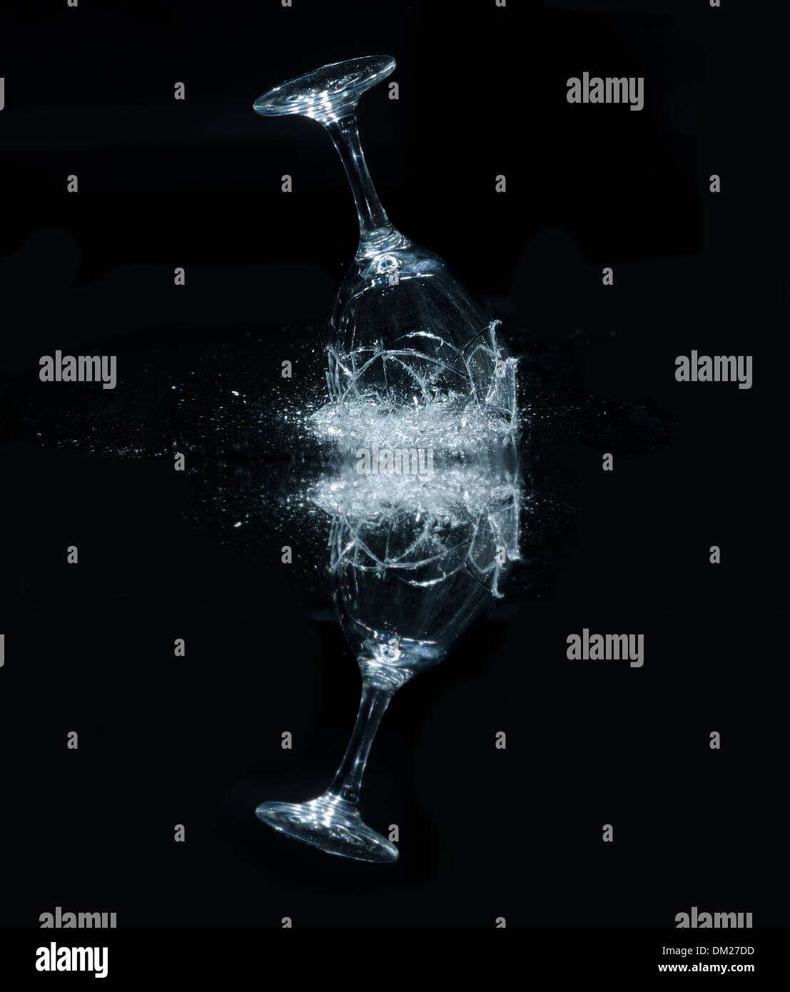 Smashing glass hi-res stock photography and images - Alamy