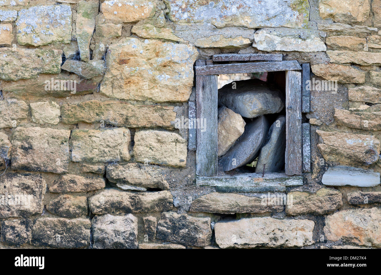 Old cotswold barn hi-res stock photography and images - Alamy