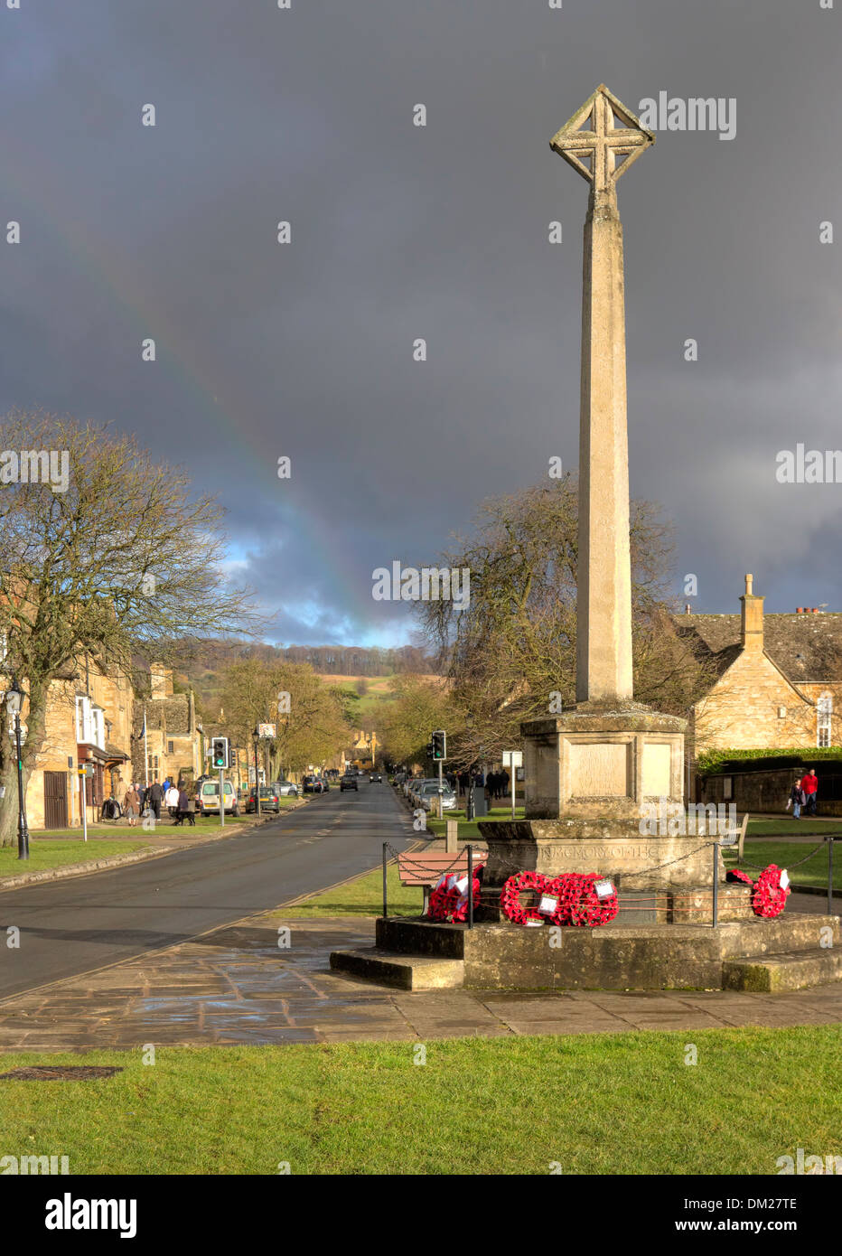 Cross village green hi-res stock photography and images - Alamy