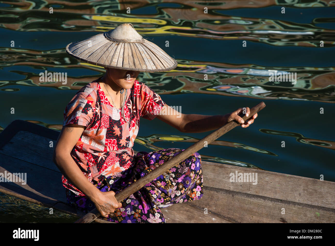 lady rowing on Inle Lake, Myanmar (Burma Stock Photo - Alamy
