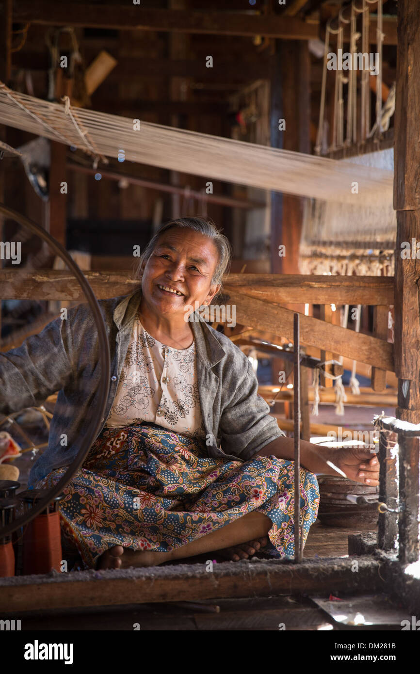a woman weaving silk, In Phaw Khone, Inle Lake, Myanmar (Burma Stock ...
