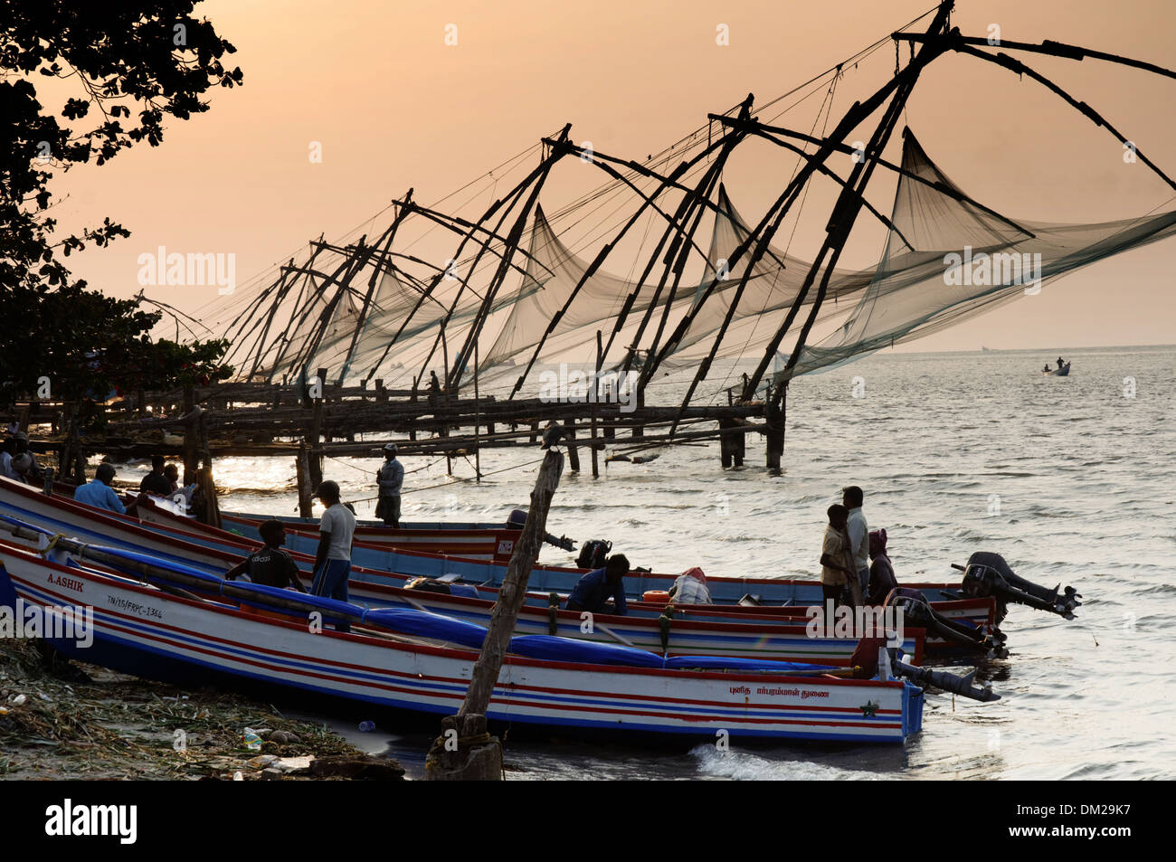 Fishing boat chinese fishing nets hi-res stock photography and images ...