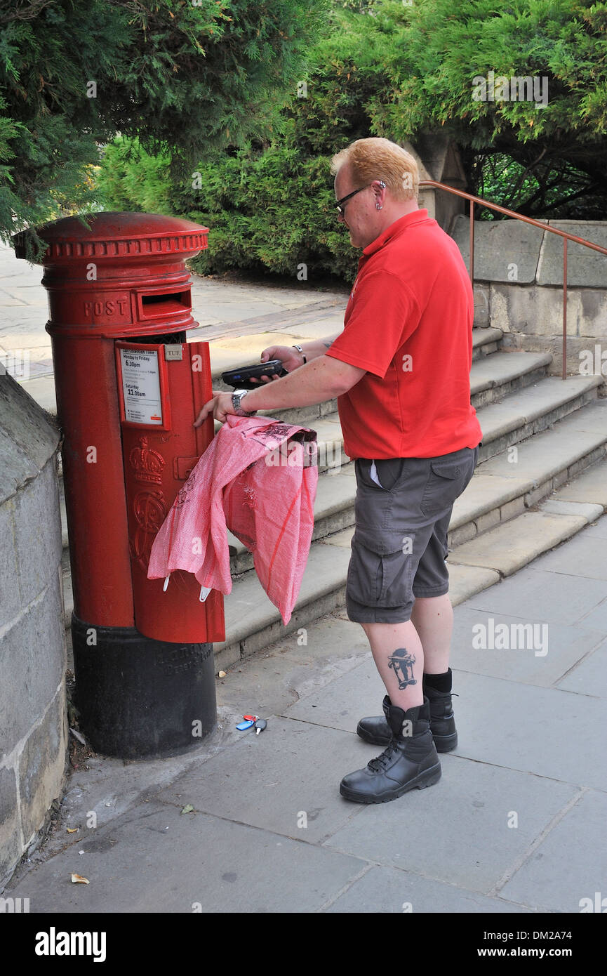 Royal mail postman hi-res stock photography and images - Alamy