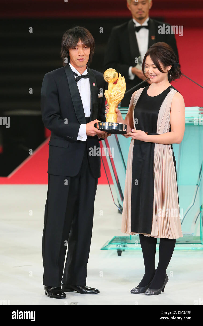 Yokohama Arena, Kanagawa, Japan. 10th Dec, 2013. (L to R) Shunsuke ...