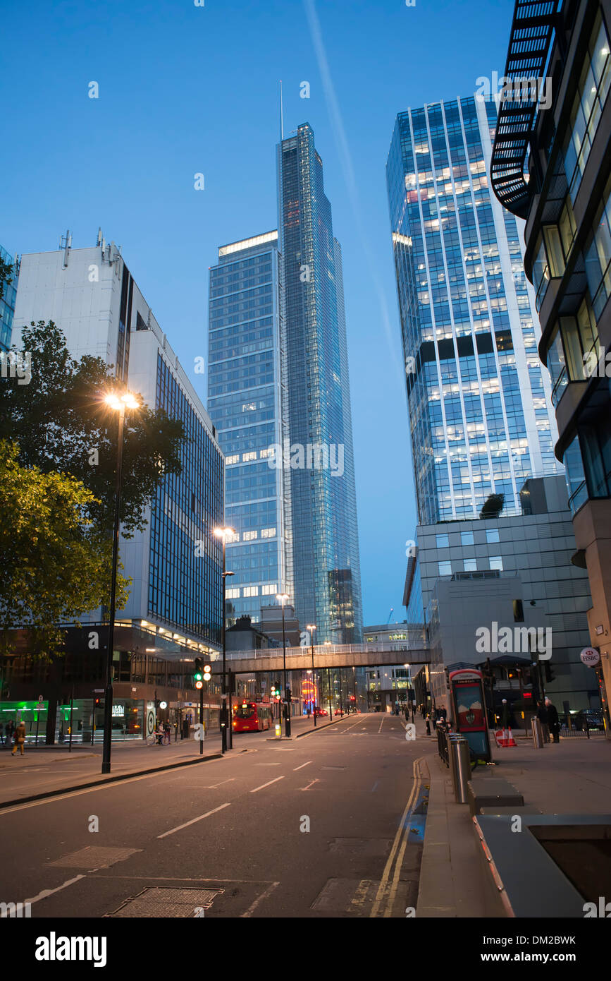 London city night buildings hi-res stock photography and images - Alamy