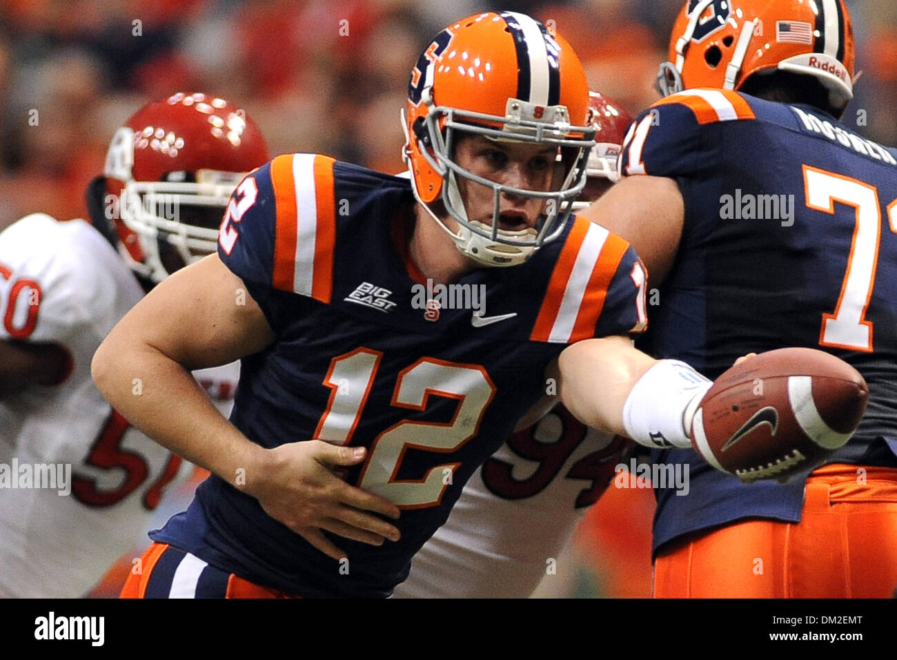 Syracuse quarterback Ryan Nassib (12) looks to hand off the ball in the ...