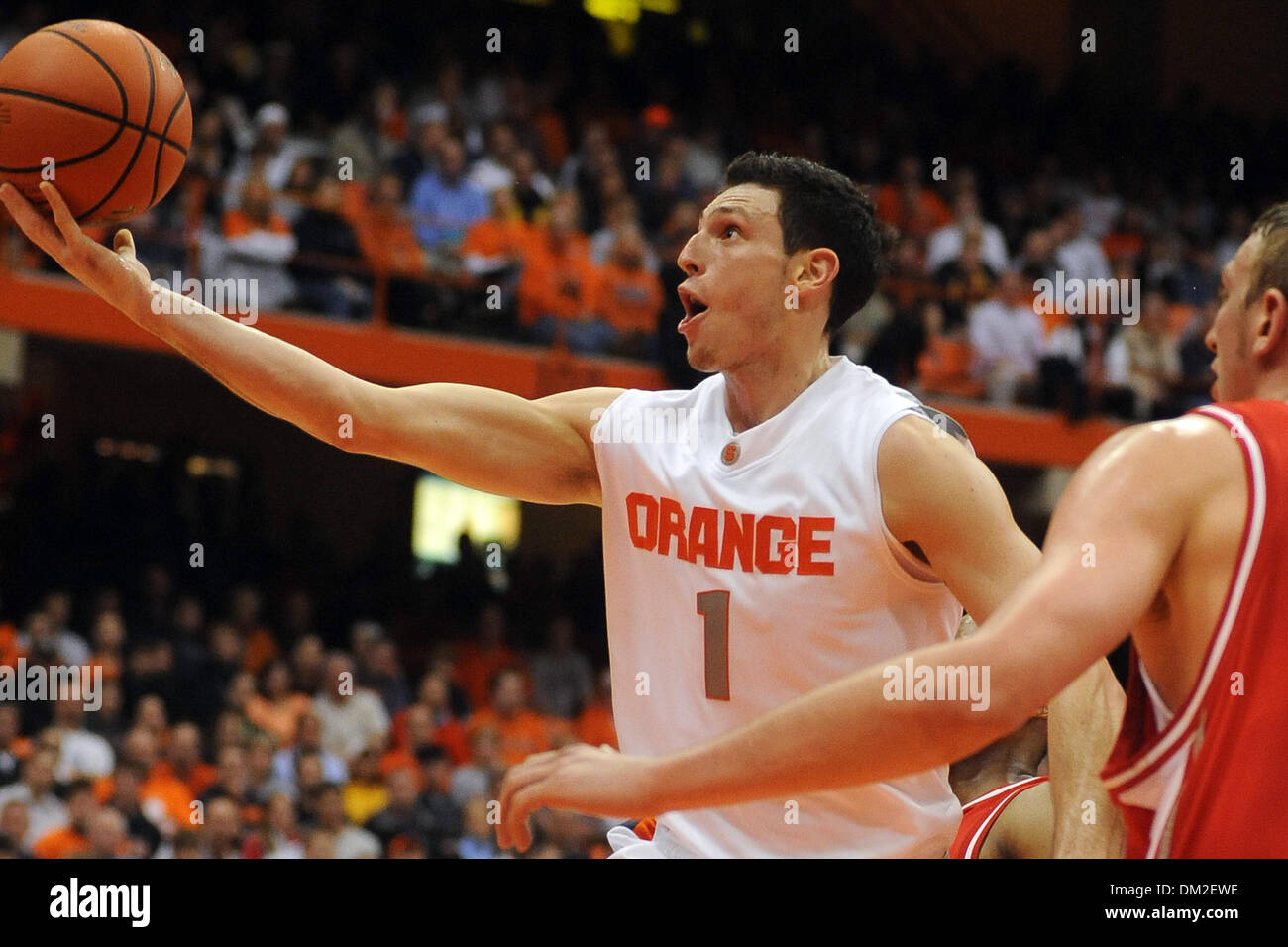 Syracuse guard Andy Rautins (1) floats to the basket in the second half ...