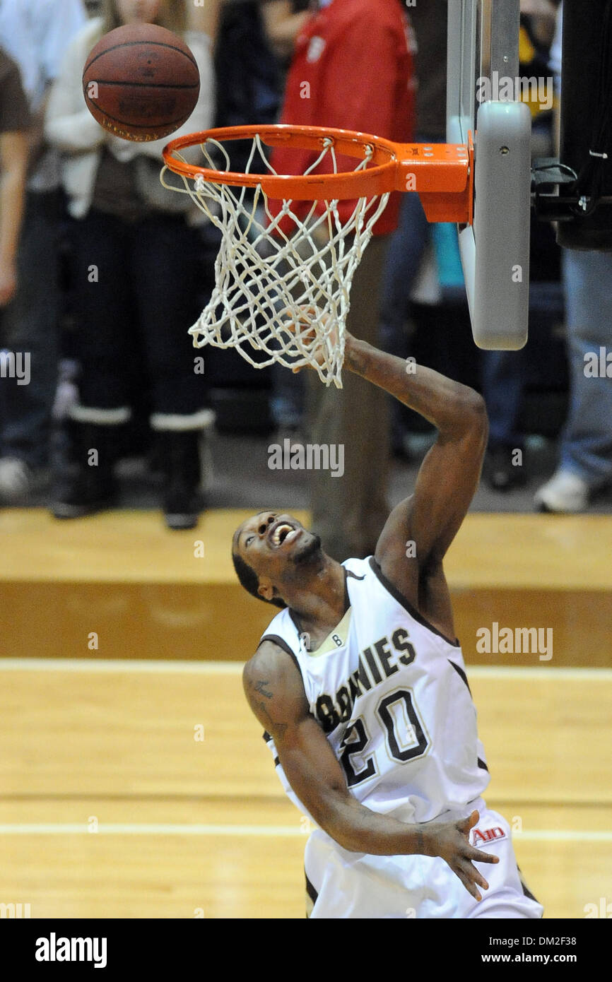 Bounce off hi-res stock photography and images - Alamy