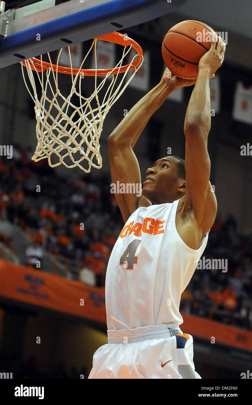 Syracuse forward Wesley Johnson (4) catches the rebound for the dunk in ...