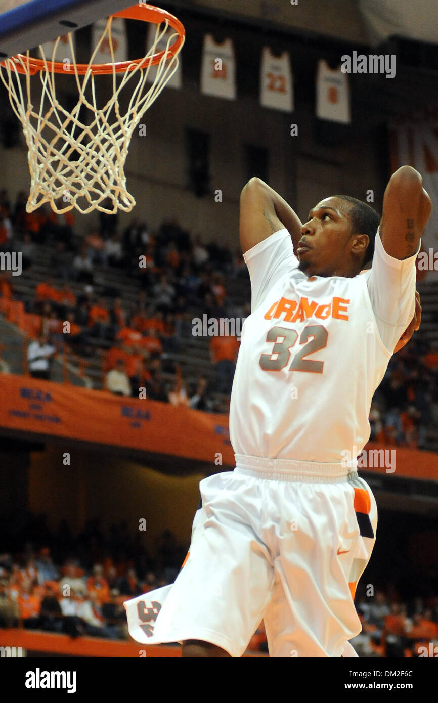 Syracuse forward Kris Joseph (32) looks to throw down the two handed ...