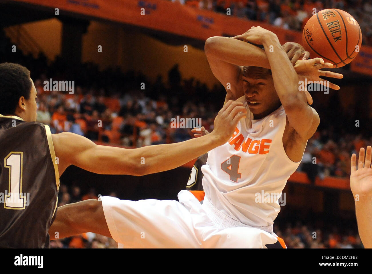 Syracuse forward Wesley Johnson (4) loses the rebound late in the half ...