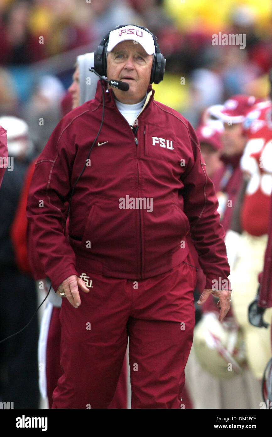 Florida State head coach Bobby Bowden looks on during the first half at ...