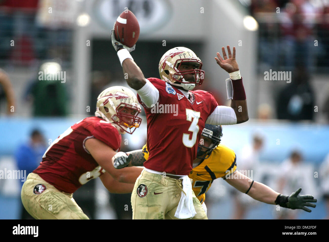 Florida State quarterback E.J. Manuel (3) passes during first half ...