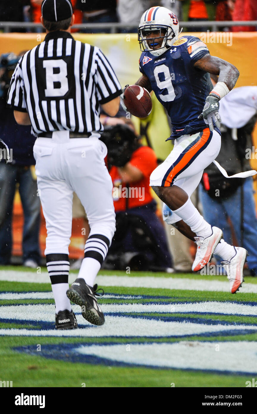 9 Auburn Wide Receiver Quindarius Carr celebrates after catching a ...