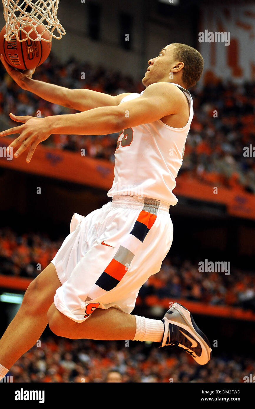 Syracuse guard Brandon Triche (25) soars to the hoop on a second half ...