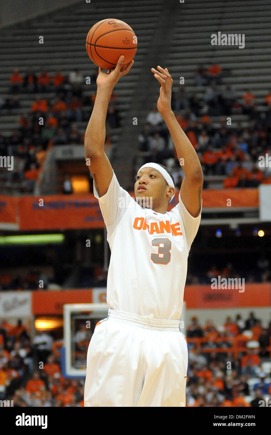 Syracuse forward Mookie Jones (3) takes the three point shot against ...