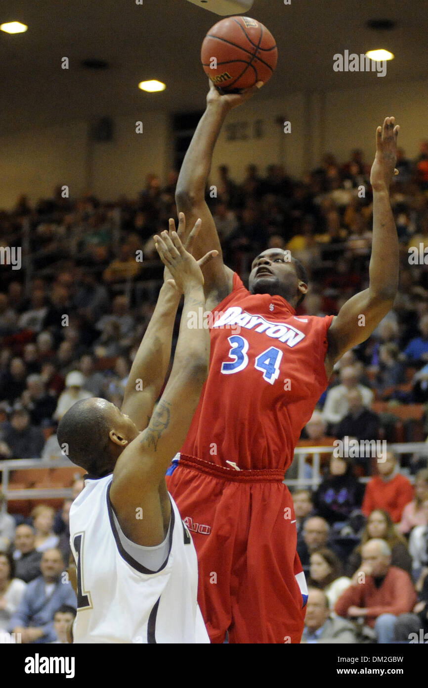 Dayton forward/center Devin Searcy (34) tips the ball back into the ...