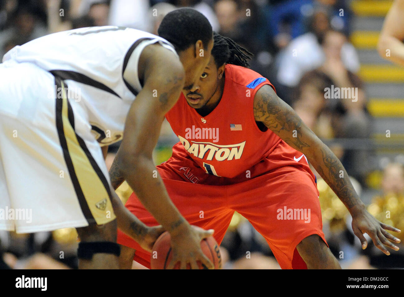 Dayton guard London Warren (1) locks in on St. Bonaventure guard ...