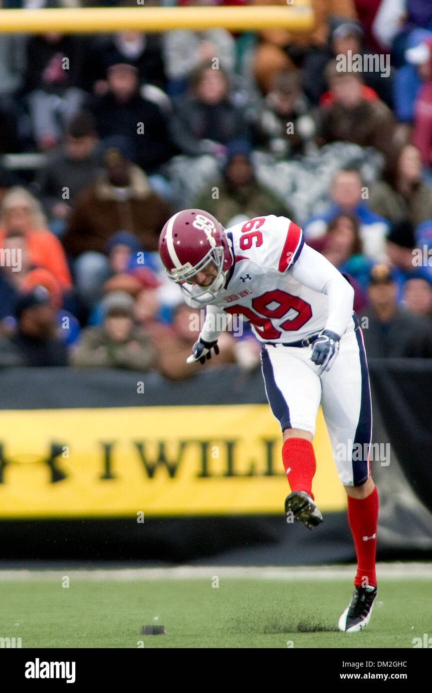 Under Armour Senior Bowl; Alabama place kicker Leigh Tiffin kicks off ...