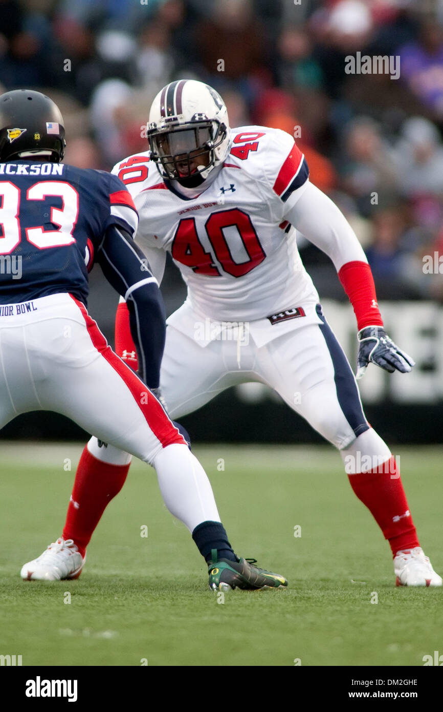 Under Armour Senior Bowl; South Carolina linebacker Eric Norwood covers ...