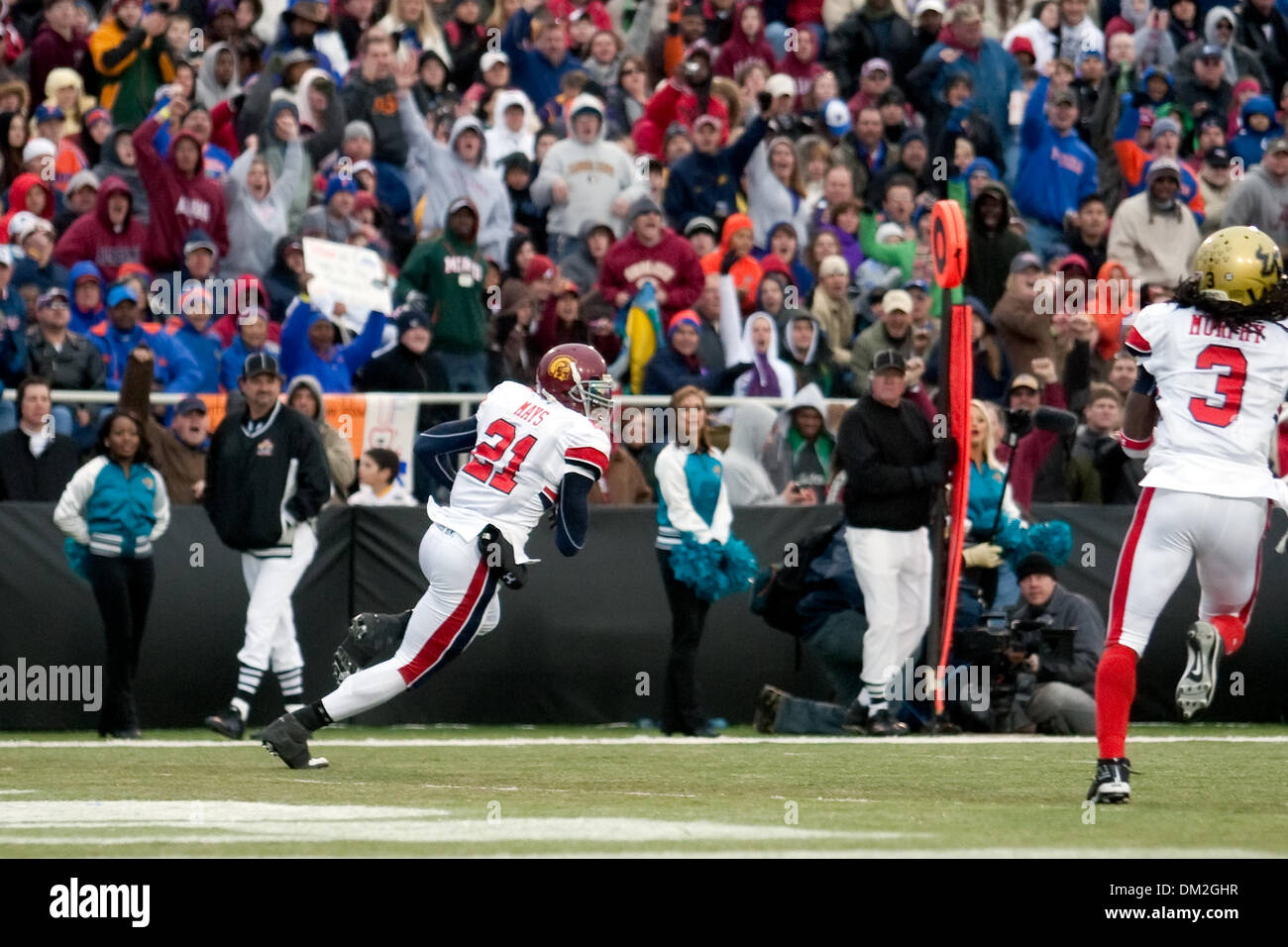 Under Armour Senior Bowl; USC defensive back Taylor Mays intercepts a ...