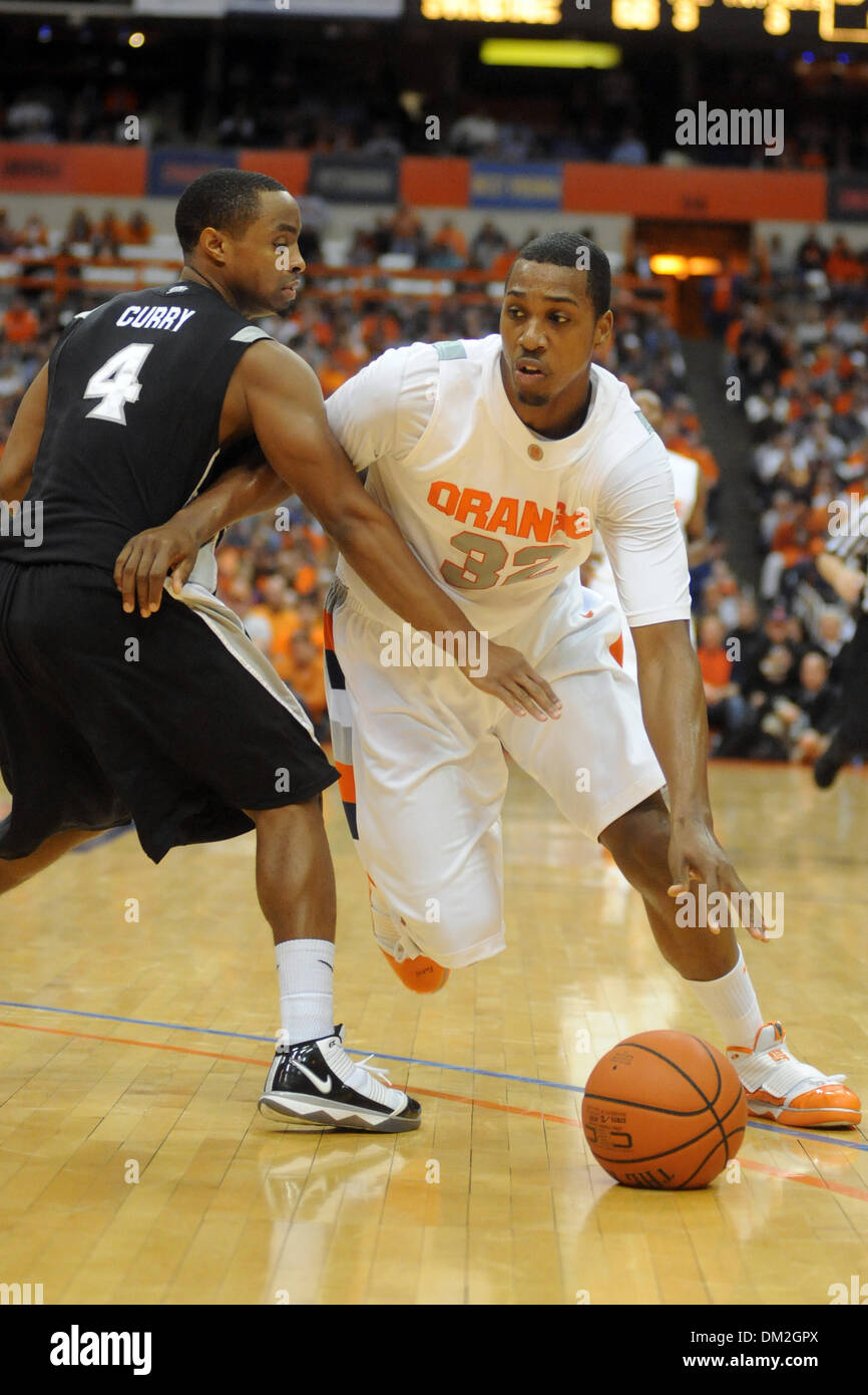Syracuse forward Kris Joseph (32) drives the lane in the second half ...