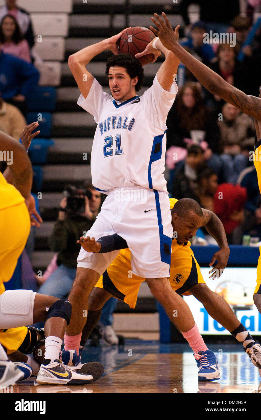 Buffalo Bulls forward Mitchell Watt (21) in action against the Kent ...