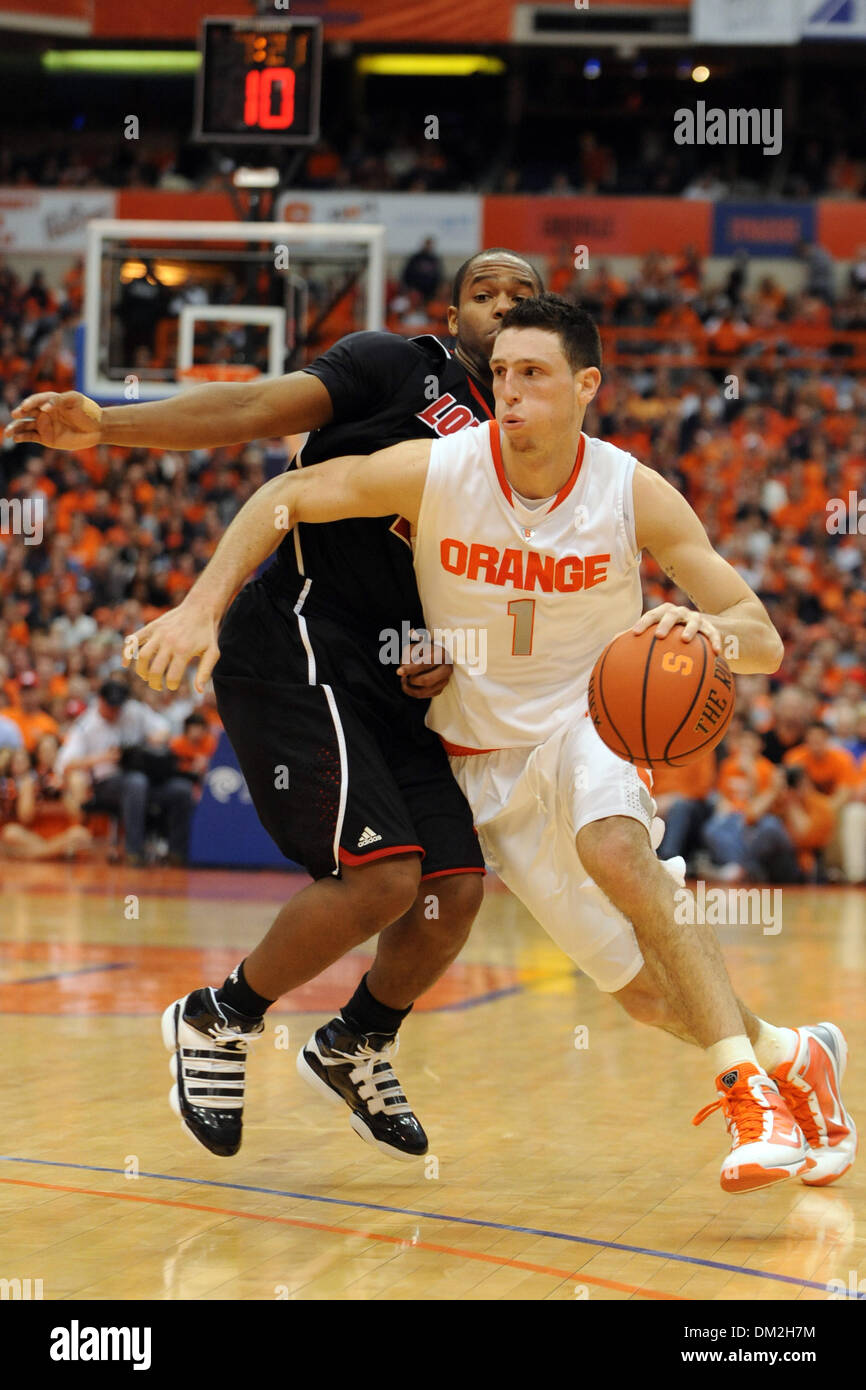 Syracuse guard Andy Rautins (1) drives around Louisville guard Preston ...
