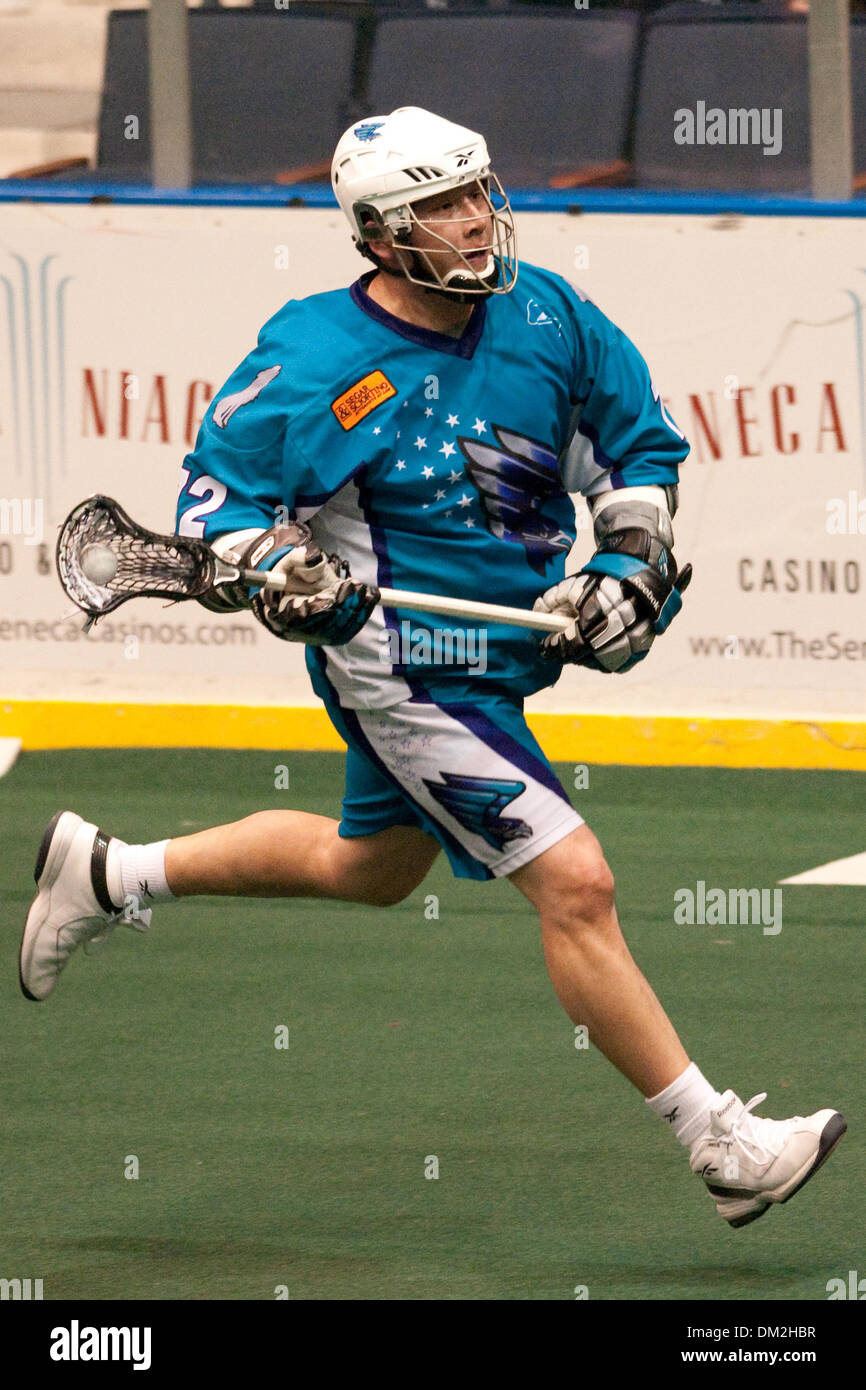 Rochester Knighthawks forward Cory Bomberry (72) carries the ball ...