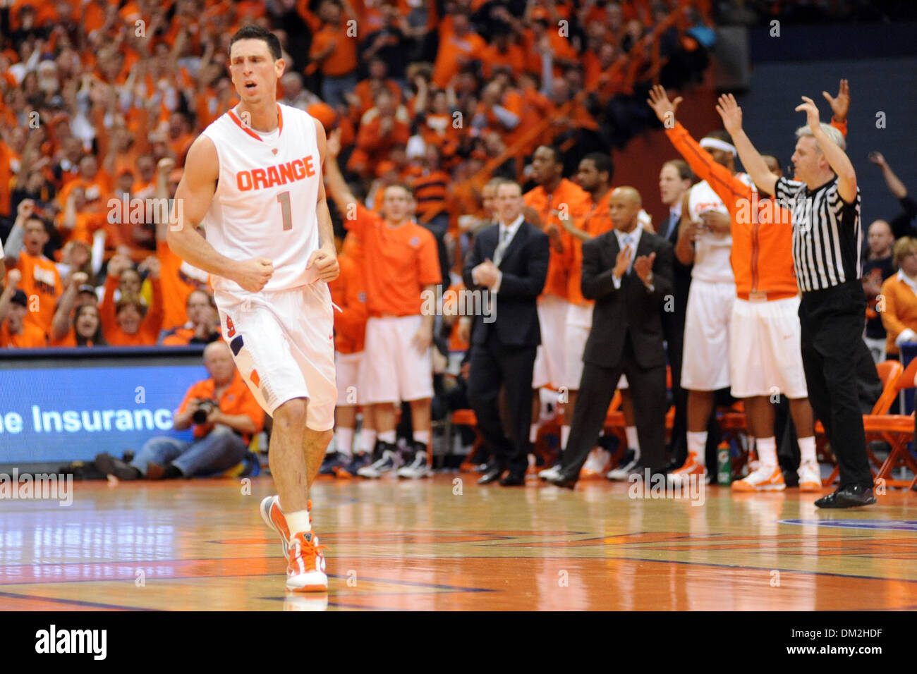 Syracuse guard Andy Rautins (1) celebrates after hitting a big shot in ...