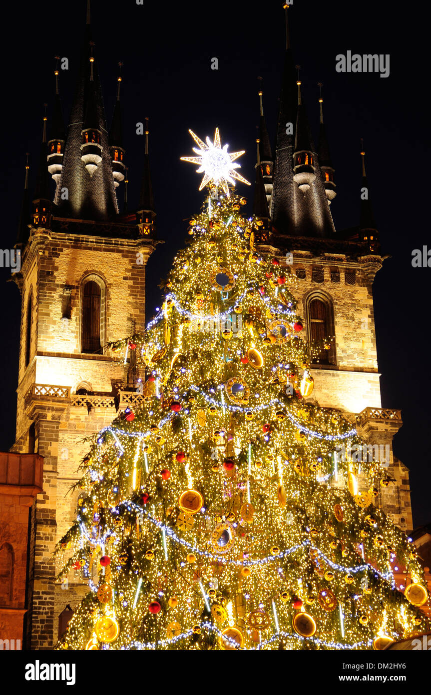 Christmas market, Tree, Old Town Square, Prague Stock Photo - Alamy