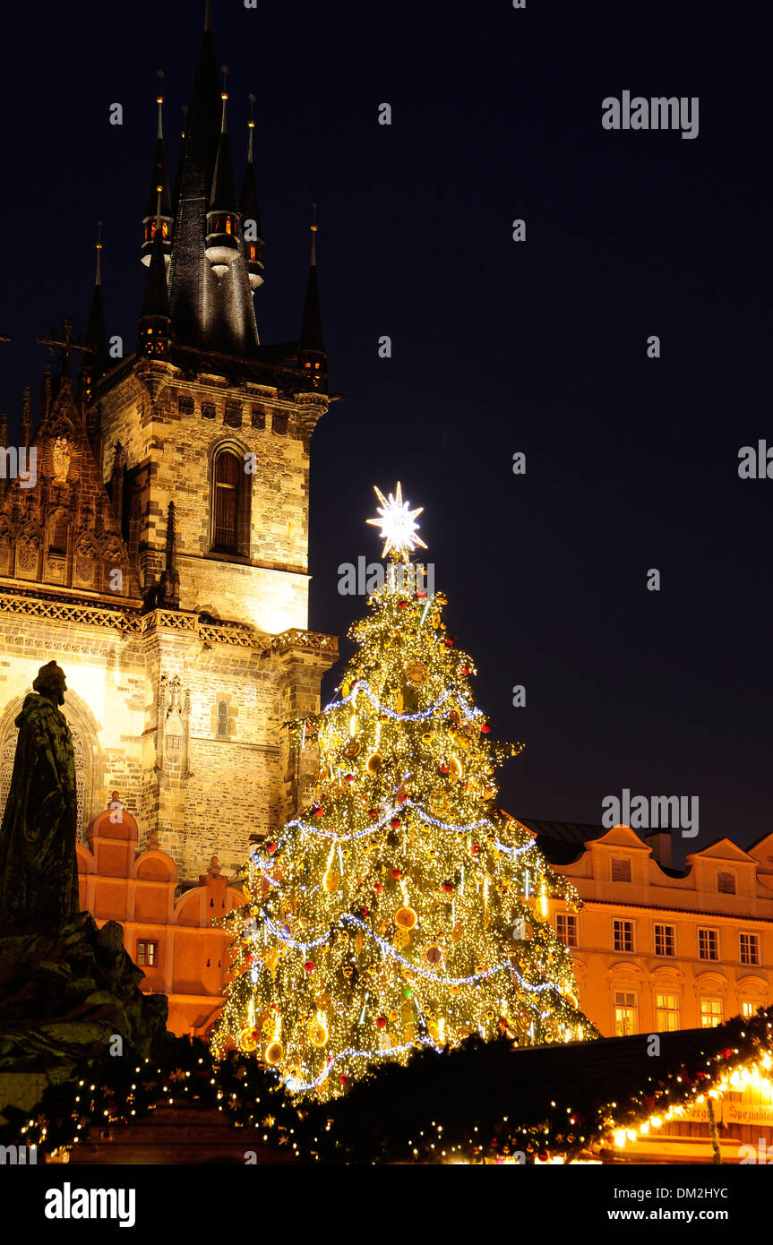 Christmas market, Tree, Old Town Square, Prague Stock Photo - Alamy