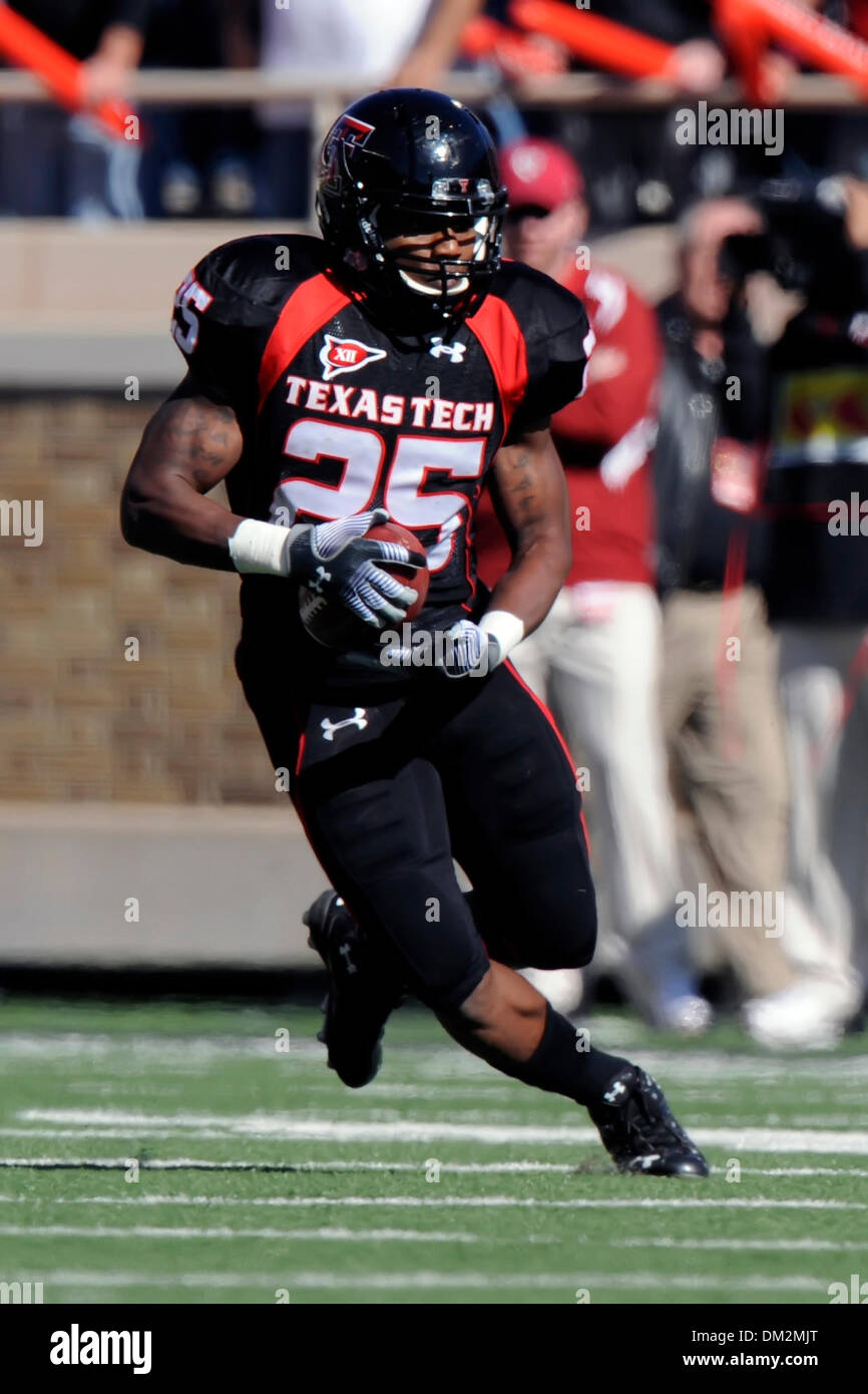Texas Tech RB Baron Batch (25) rushes for 136 yards and 2 touchdowns as ...