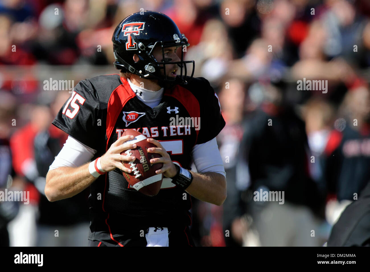 Texas Tech QB Taylor Potts (15) completes 35 of 53 for 388 yards and 2 ...