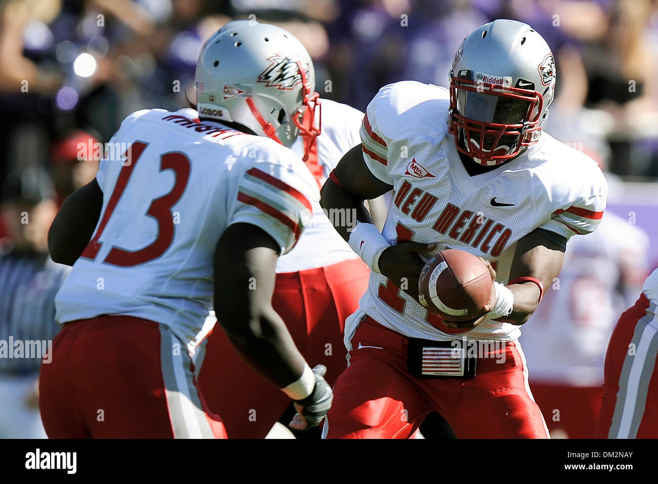 New Mexico QB Donovan Porterie (15) looks to hand off the ball as the ...