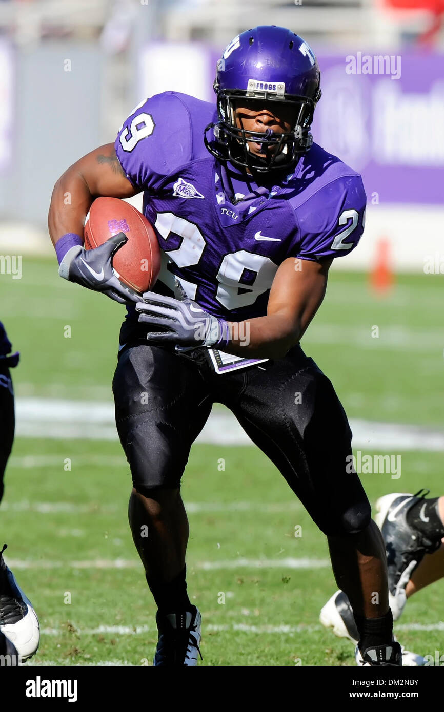 TCU TB Matthew Tucker (29) looks for the open hole as the New Mexico ...