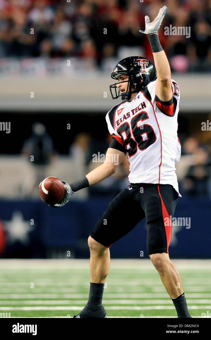 Texas Tech WR Alexander Torres (86) makes an important reception ...
