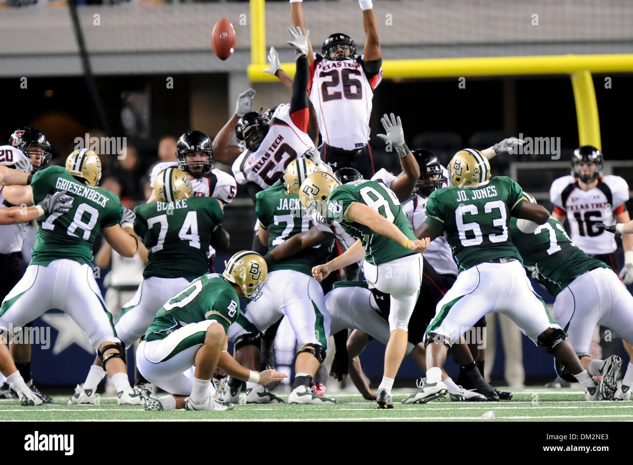 Baylor kicker Dary Stone (8) misses the field goal attempt as the ...