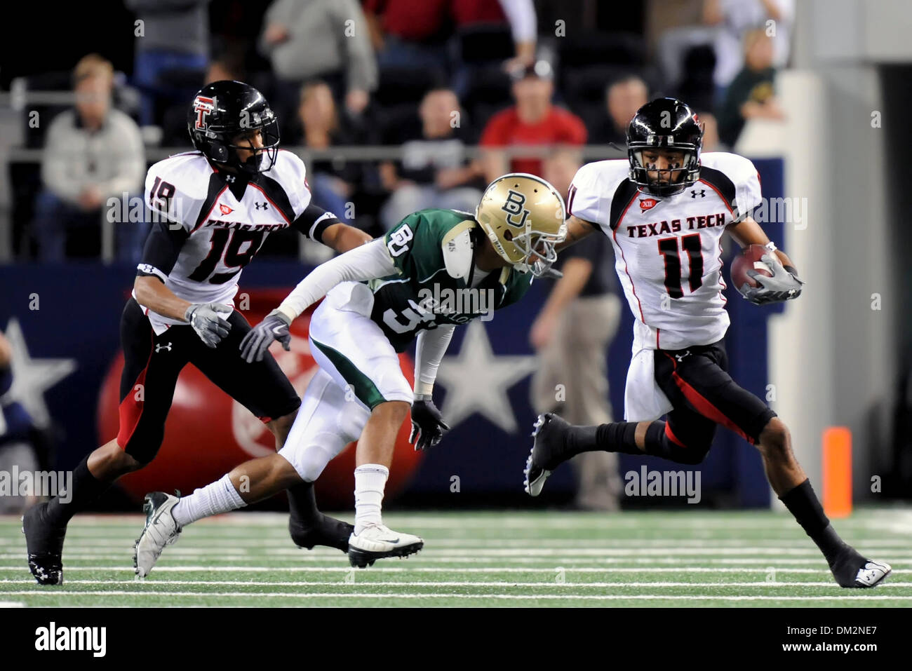 Texas Tech WR Tramain Swindall (11) makes the grab as the Baylor Bears ...