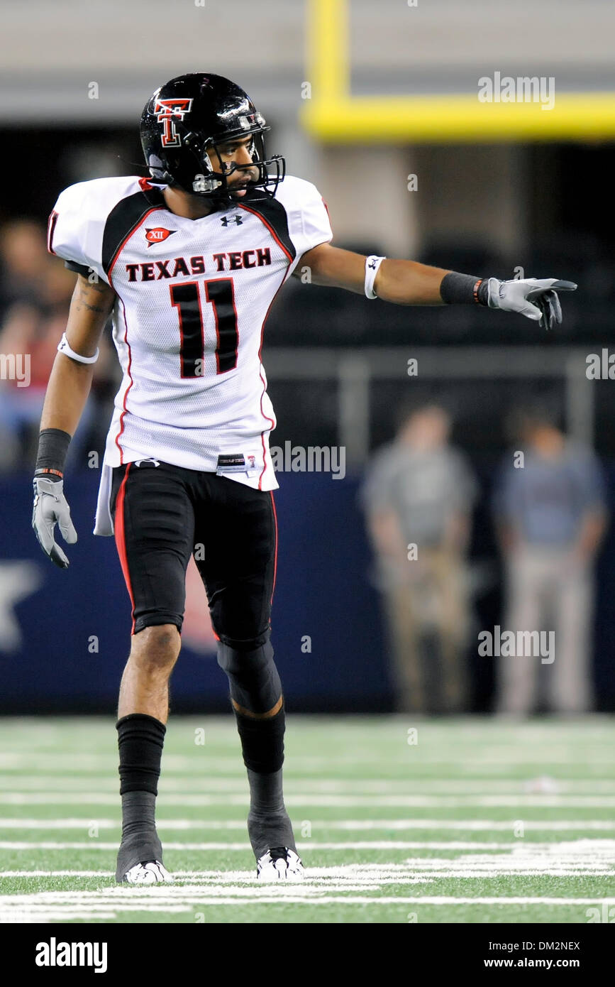 Texas Tech WR Tramain Swindall (11) makes his call as the Baylor Bears ...