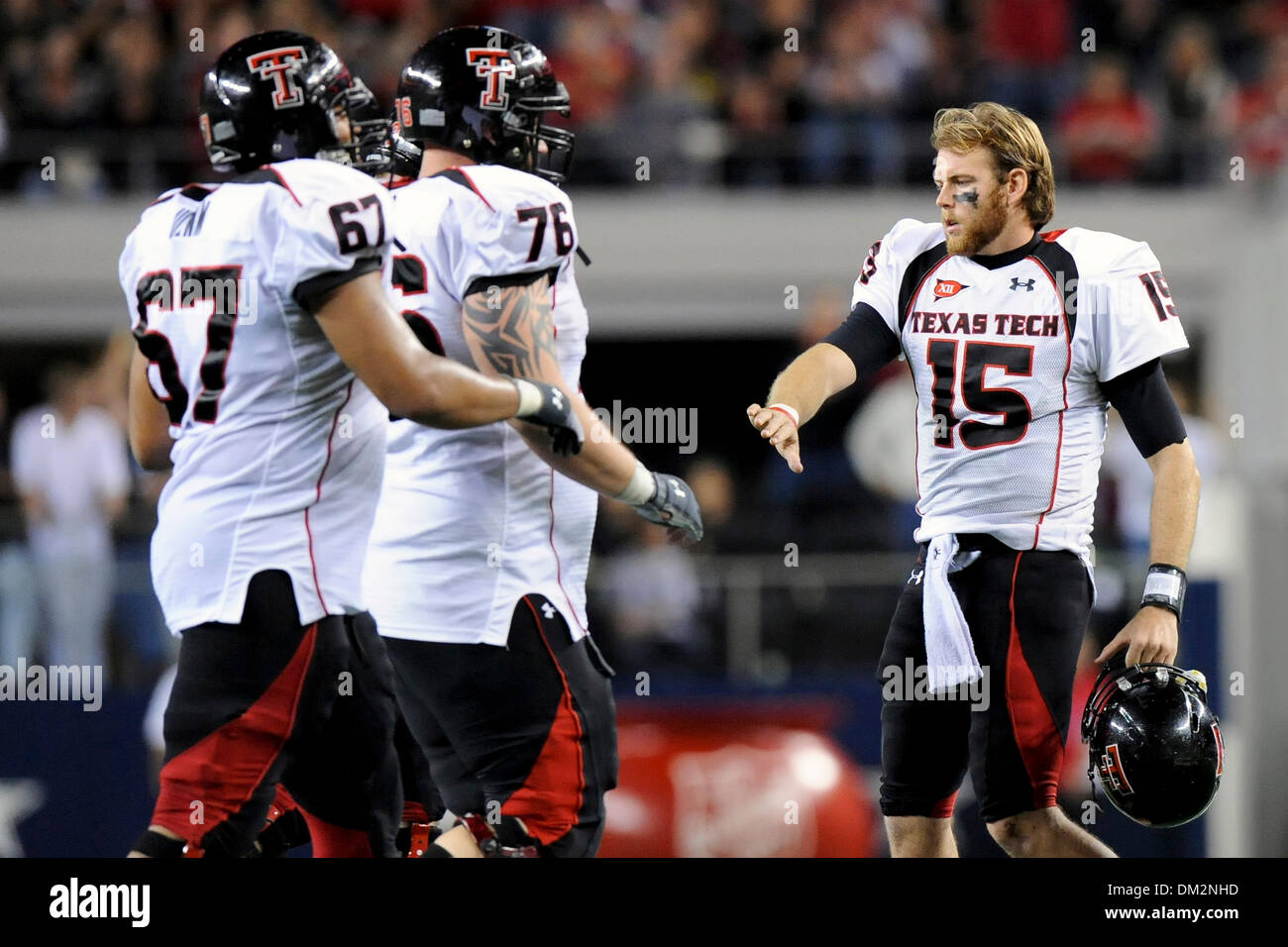 Texas Tech QB Taylor ''Nick'' Potts (15) cheers on his offensive line ...