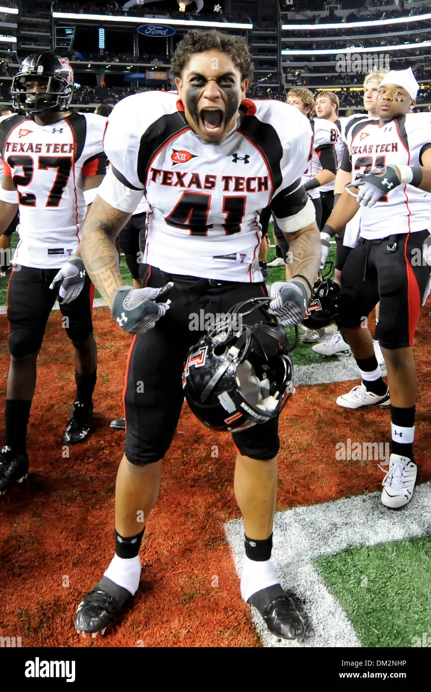 Texas Tech LB Sam Fohoko (41) is fired up as the Baylor Bears and the ...