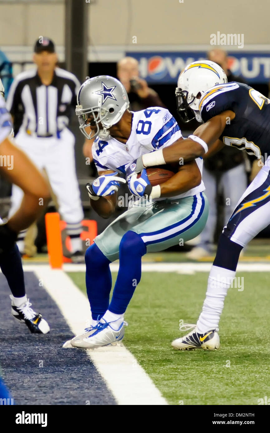 Dallas Cowboys wide receiver Patrick Crayton (84) makes a last second ...