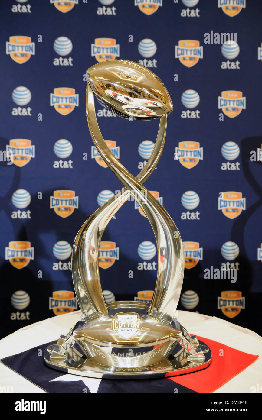 Oklahoma State Head coach Mike Gundy and Ole Miss Head Coach Houston ...